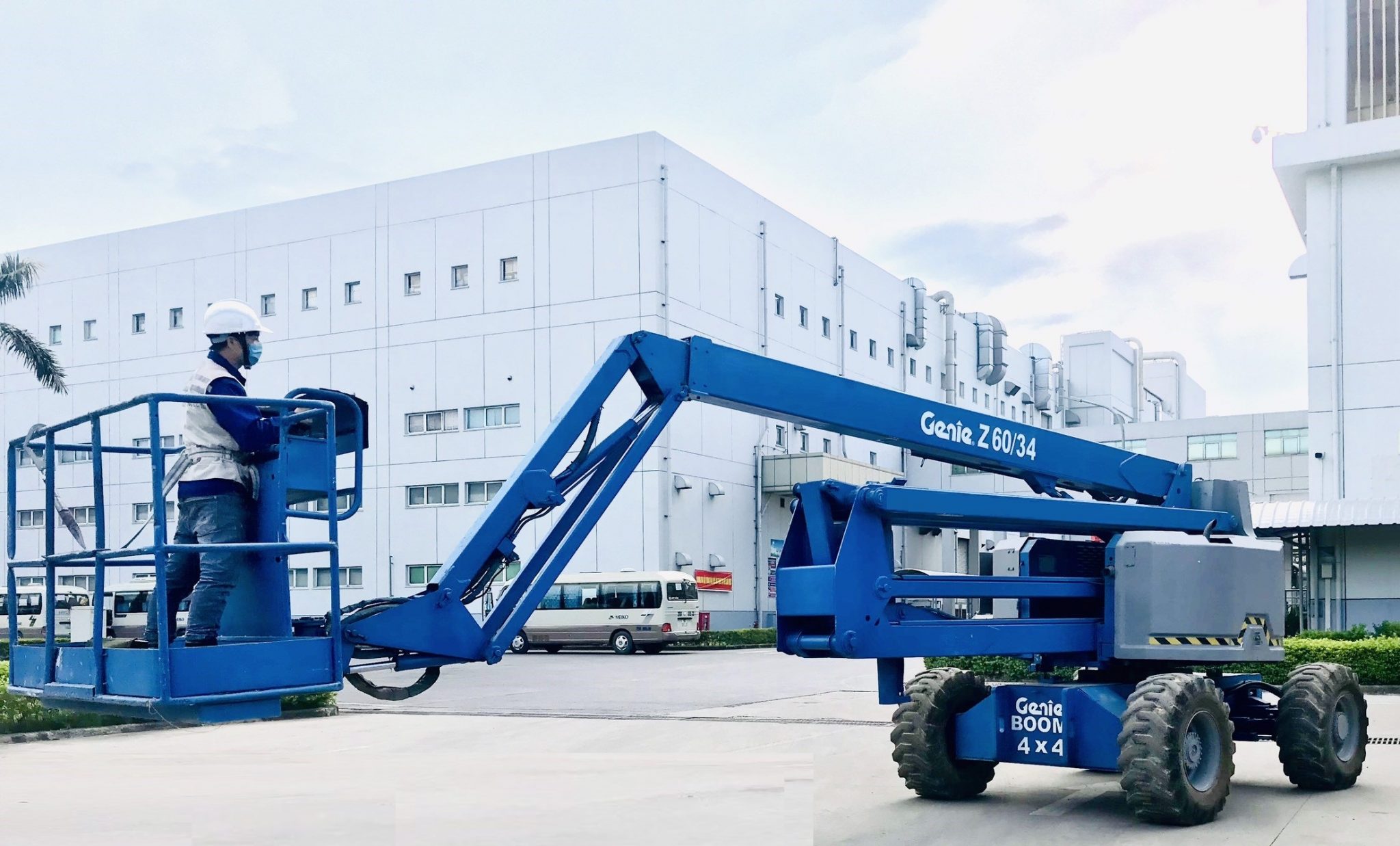 Xe nâng người Boom Lift 20m Genie Z60/34 - Công ty dịch vụ Quang Anh
